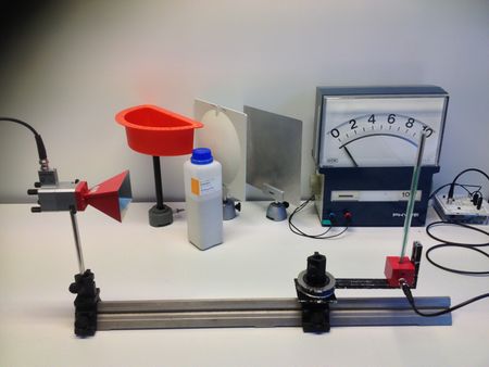 Reflexion und Brechung von Mikrowellen – PhySX - Physikalische ...